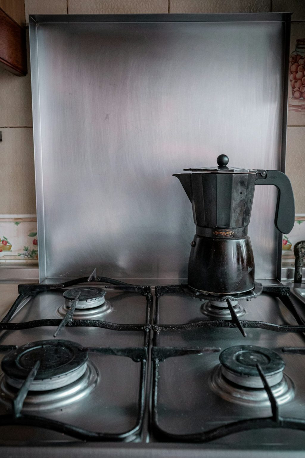 How to Hide Kettle And Toaster in Kitchen: Clever Space-Saving Hacks ...